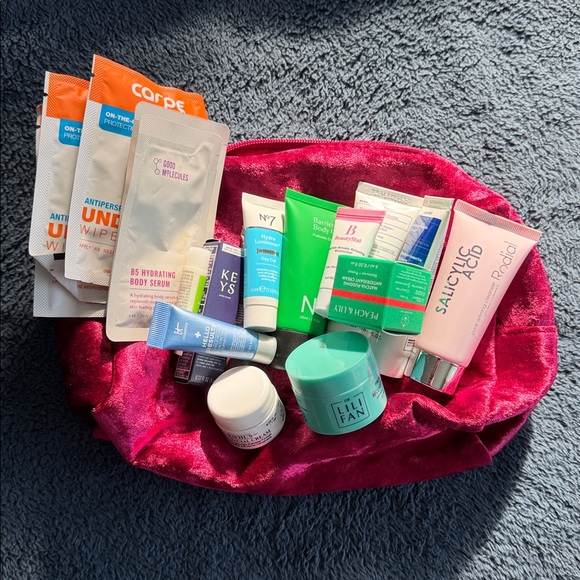 it cosmetics | Makeup | Sample Set | Poshmark